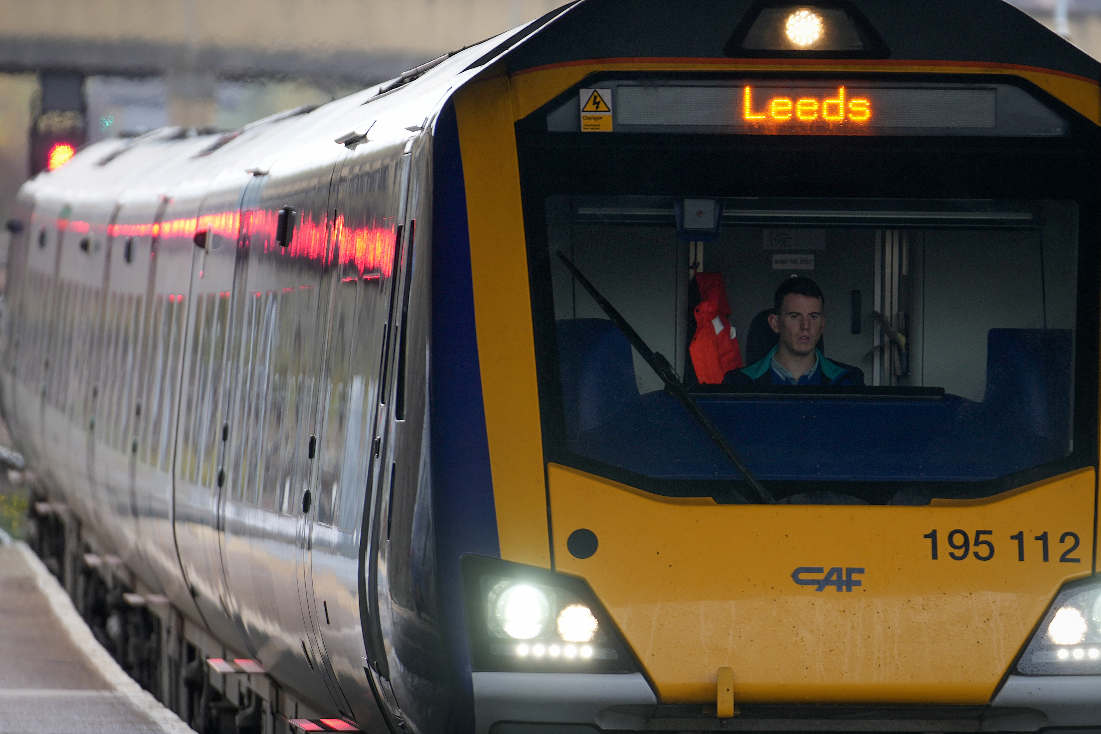 Train driver jobs: UK 18-year-olds can become train drivers from June ...