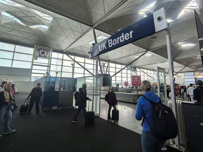Personen met een dubbele nationaliteit hebben een Brits paspoort nodig ...
