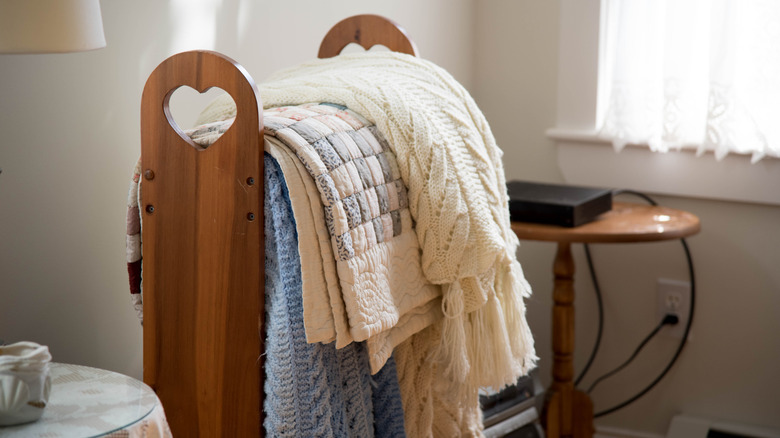 Turn an old thrift store quilt rack into the cutest plant stand