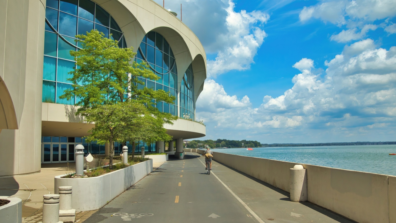 Madison, Wisconsin shows what an isthmus city feels like