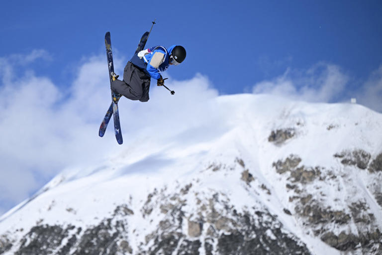 Brutal crashes in big air ski jump event