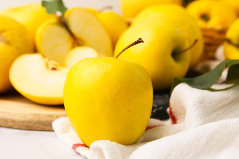 Why you never see Golden Delicious apples at the store these days