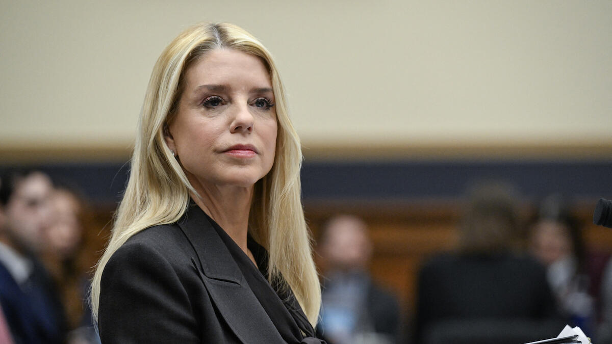 Photo shows Bondi portrait in trash bin at DOJ: report