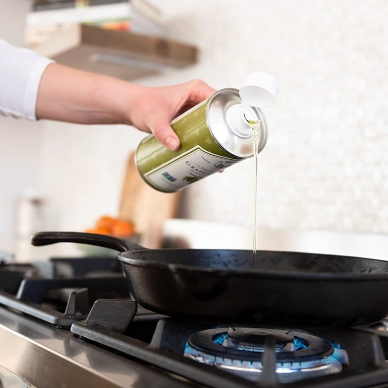 How to season and clean cast‑iron cookware for beginners 🍳