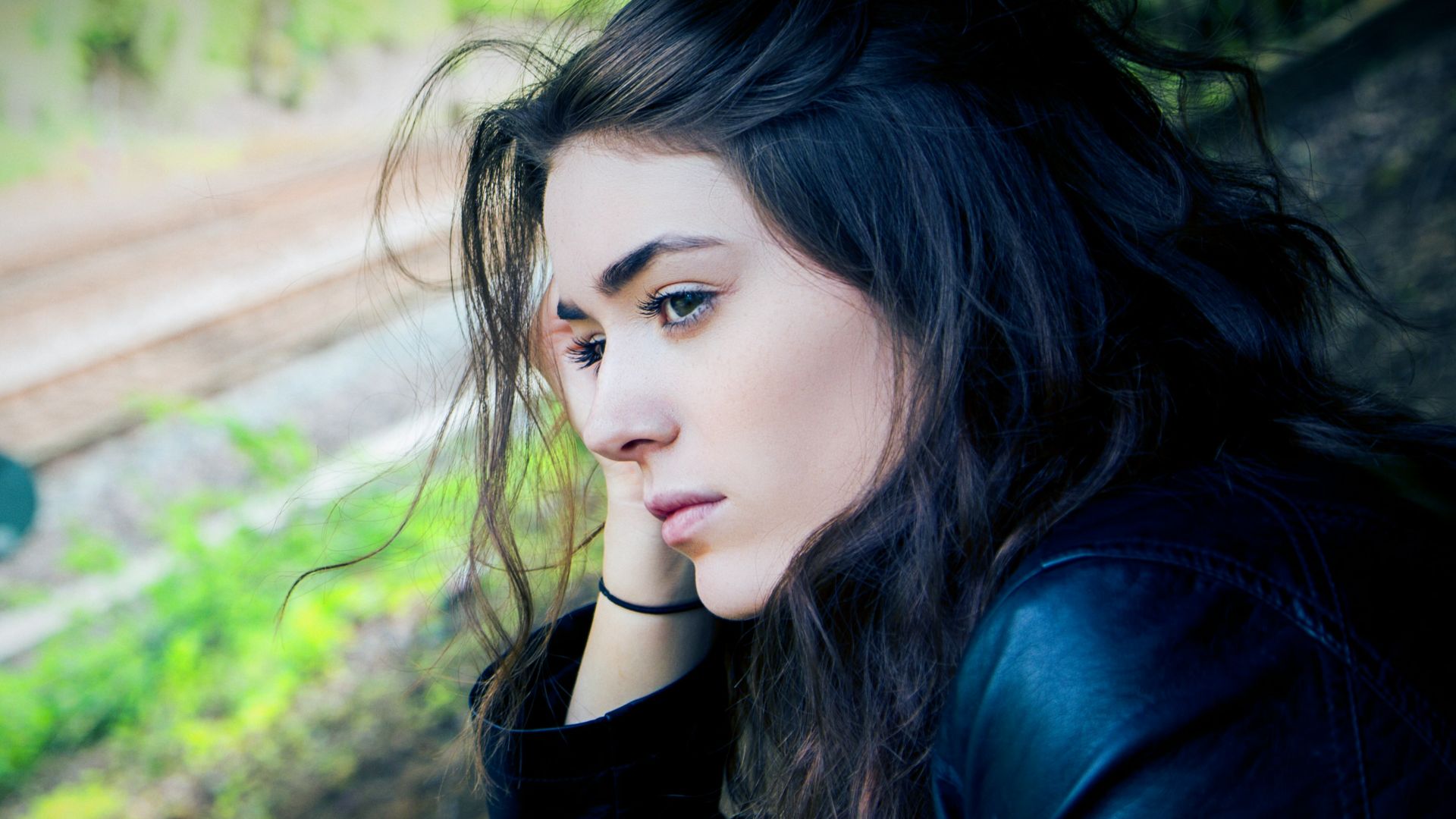 10 common reasons men ghost women & 10 why women ghost men