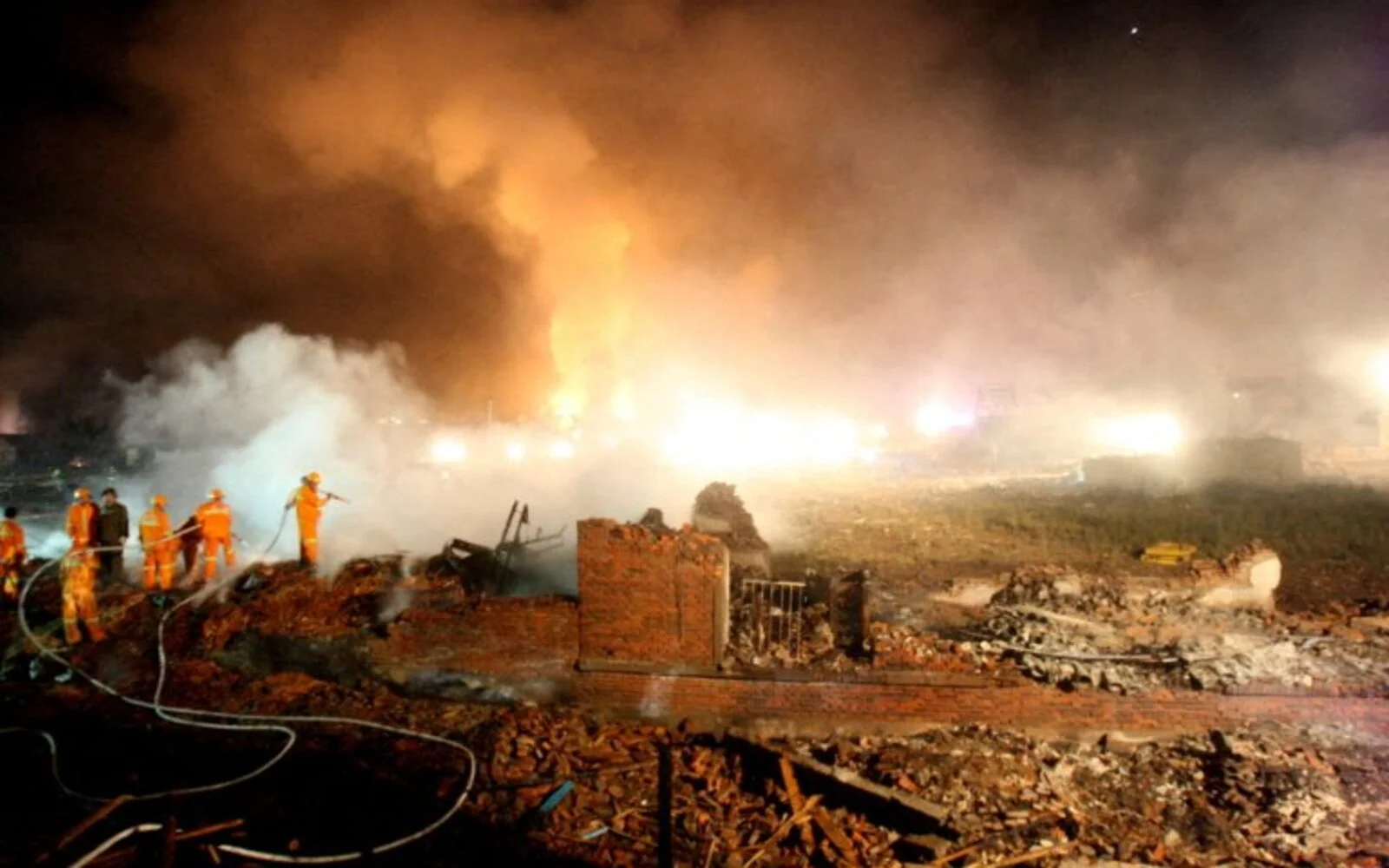 Fireworks store explosion in East China kills 8