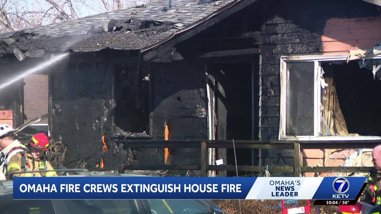 Omaha house fire displaces five people