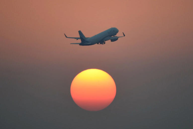 How many planes are flying above us at any given time?