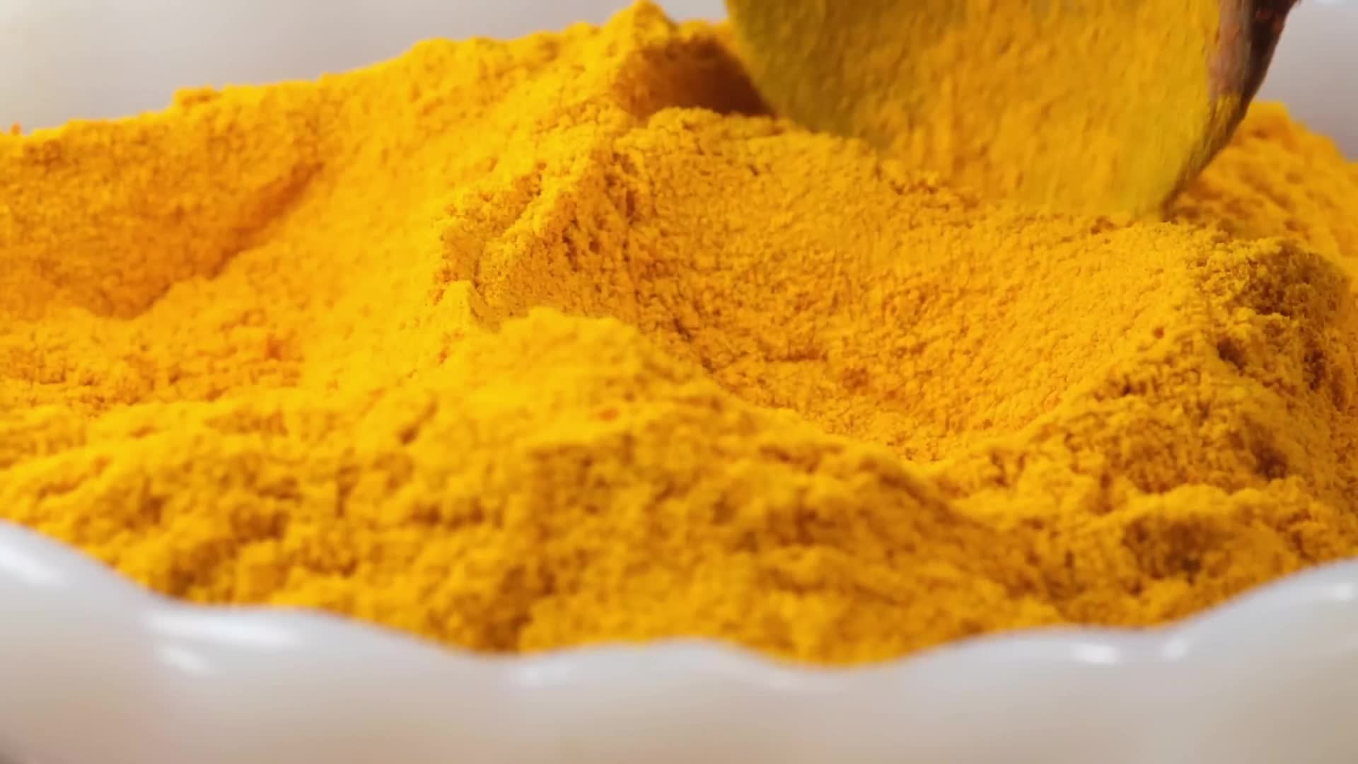 Here's what doctors say about taking turmeric every day