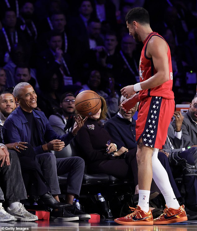 Obama catches loose ball while sitting courtside with Michelle at NBA ...