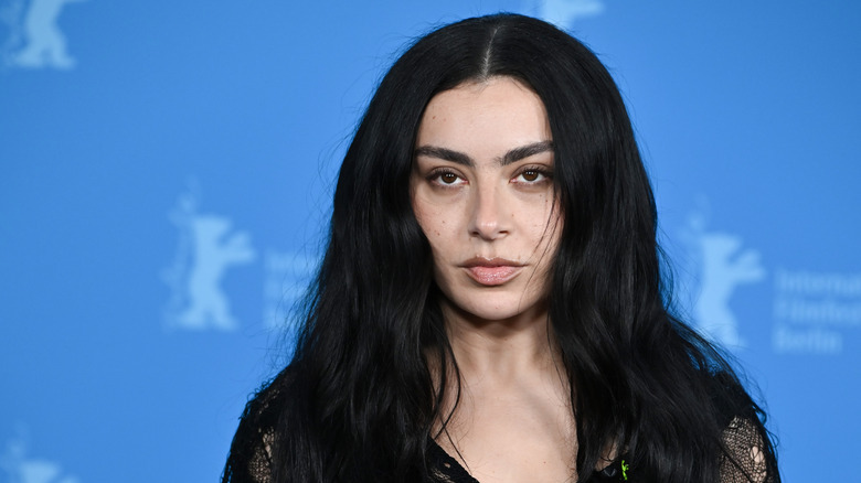 The worst-dressed celebs of Valentine's Day 2026 made us lose faith in love