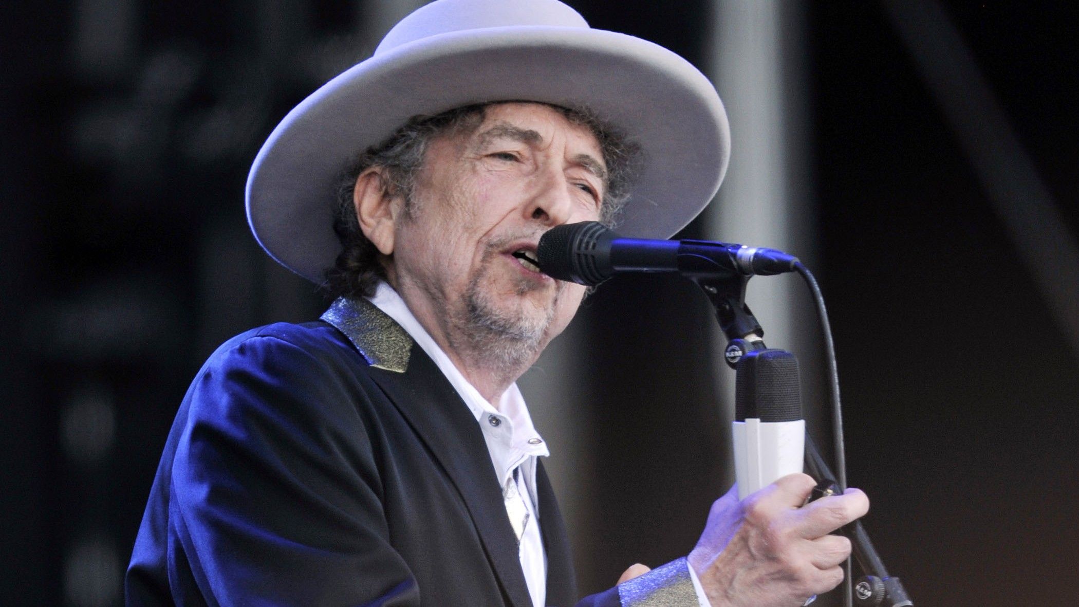 The greatest song Bob Dylan cut from an album still baffles fans 40 ...