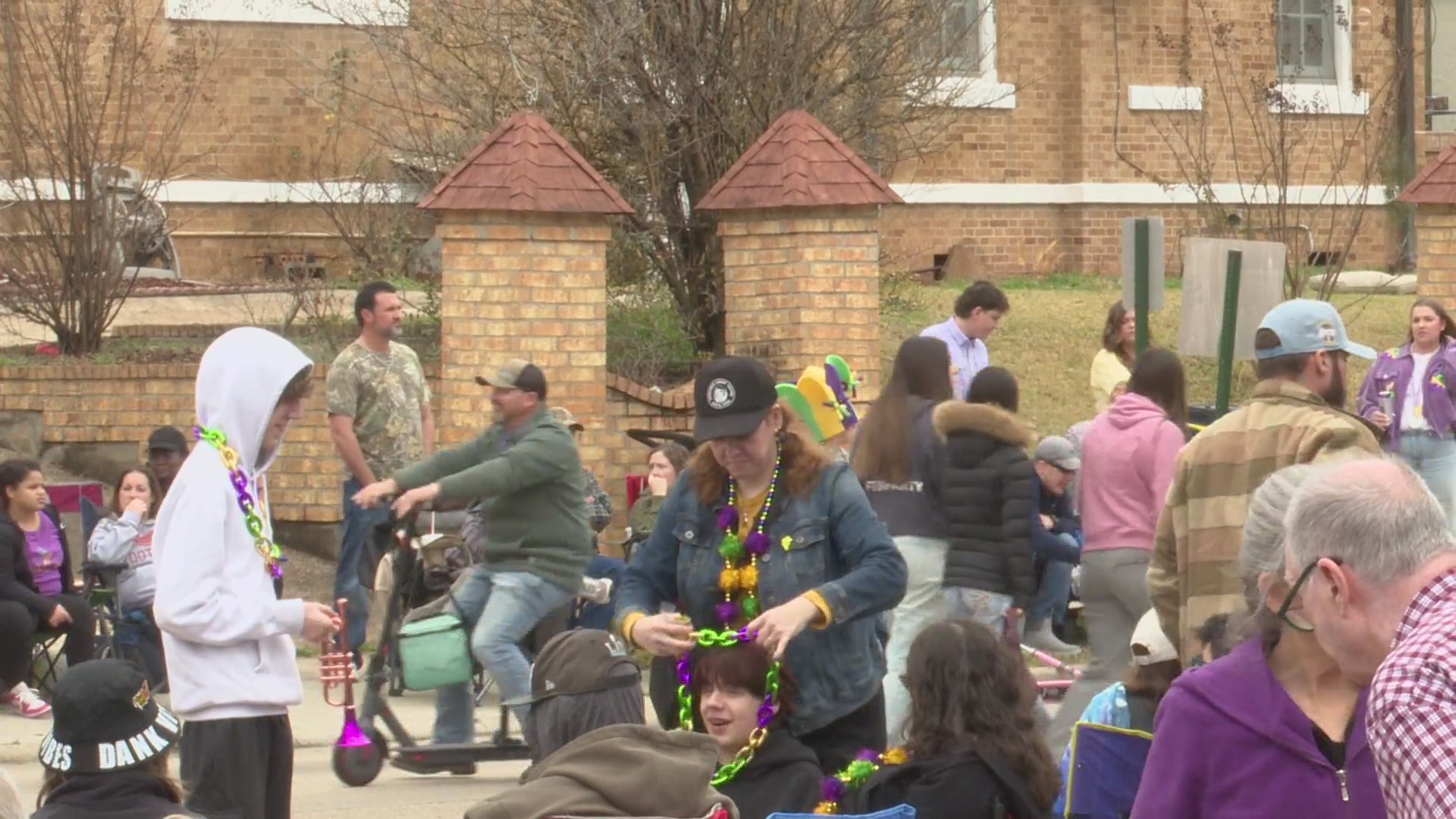 Krewe of Highland Mardi Gras parade unites Shreveport