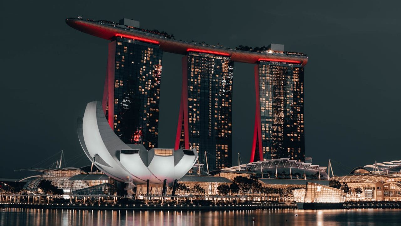 Asia’s rich poured S$77 billion in new money into Singapore in 2025 ...