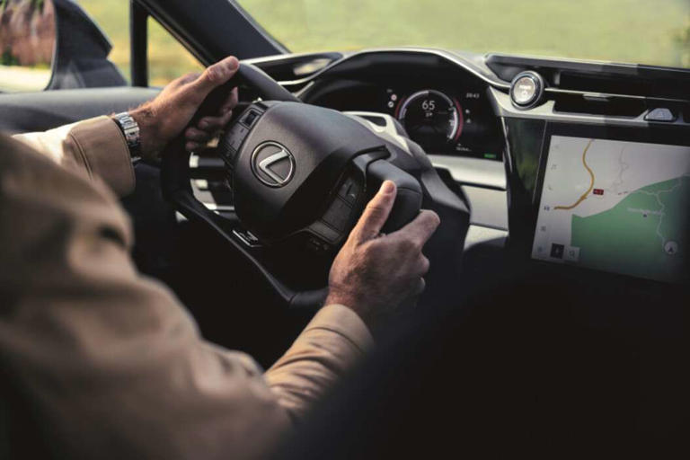 Lexus RZ steer-by-wire: il SUV elettrico con guida futuristica e ...