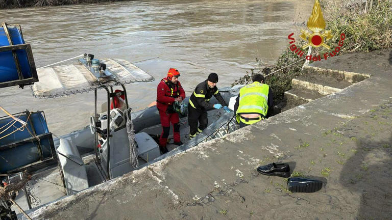 Cade da Ponte Sisto e precipita nel Tevere: la donna recuperata a ...