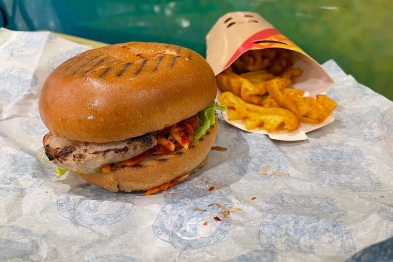 Major UK fast food chain collapses into administration - 11 restaurants ...