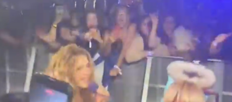 Viral concert video shows Shakira stunned after fan flashes phone with ...