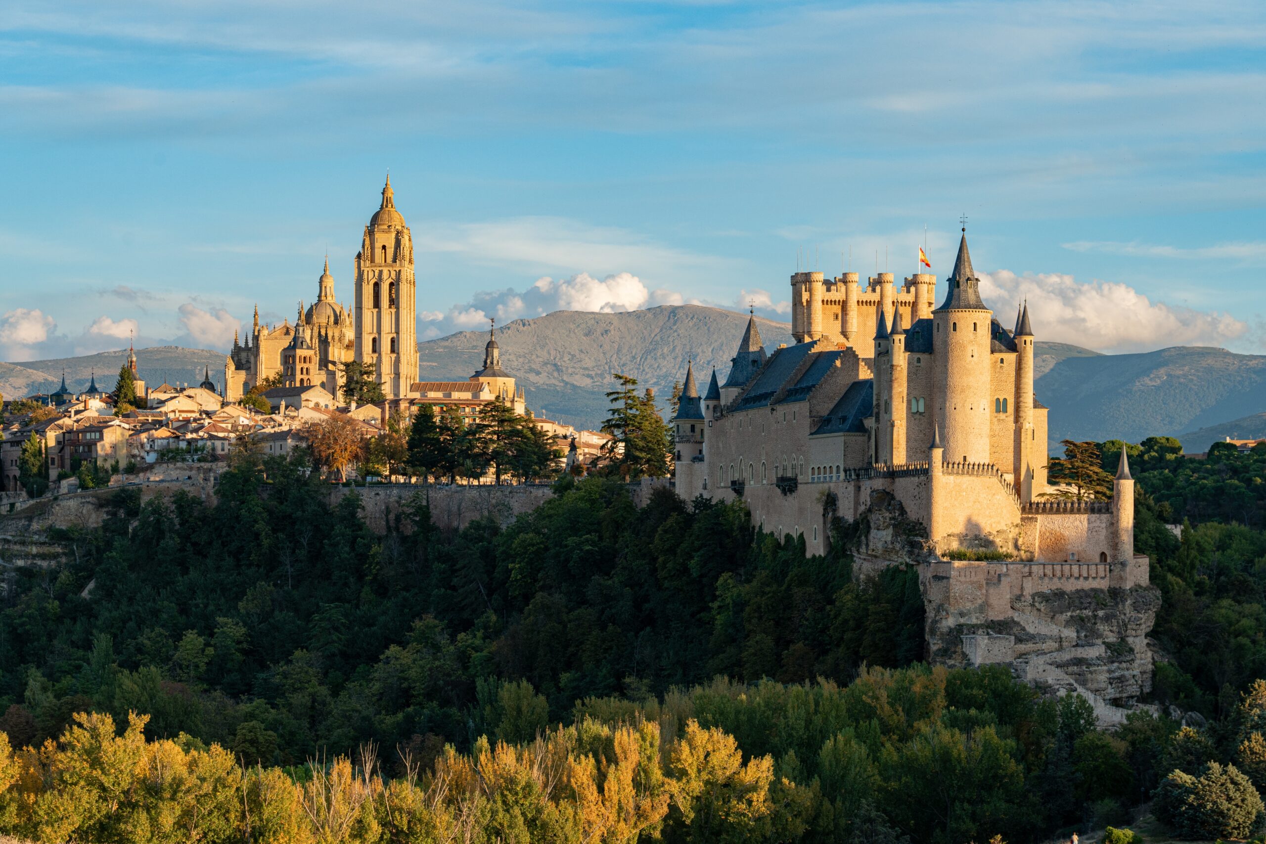 In Spain, these 5 beautiful castles are worth the detour – one of them ...