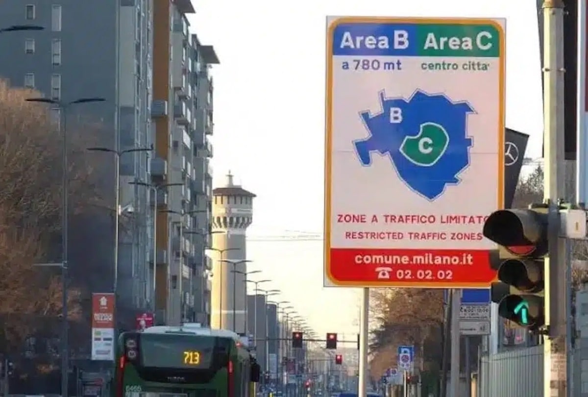 Milano: rinviati i divieti per moto e scooter in Area B e C