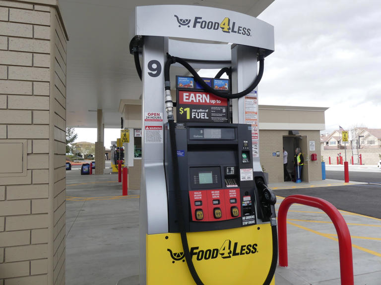 A new Food 4 Less fuel center just opened in Apple Valley. Here’s where