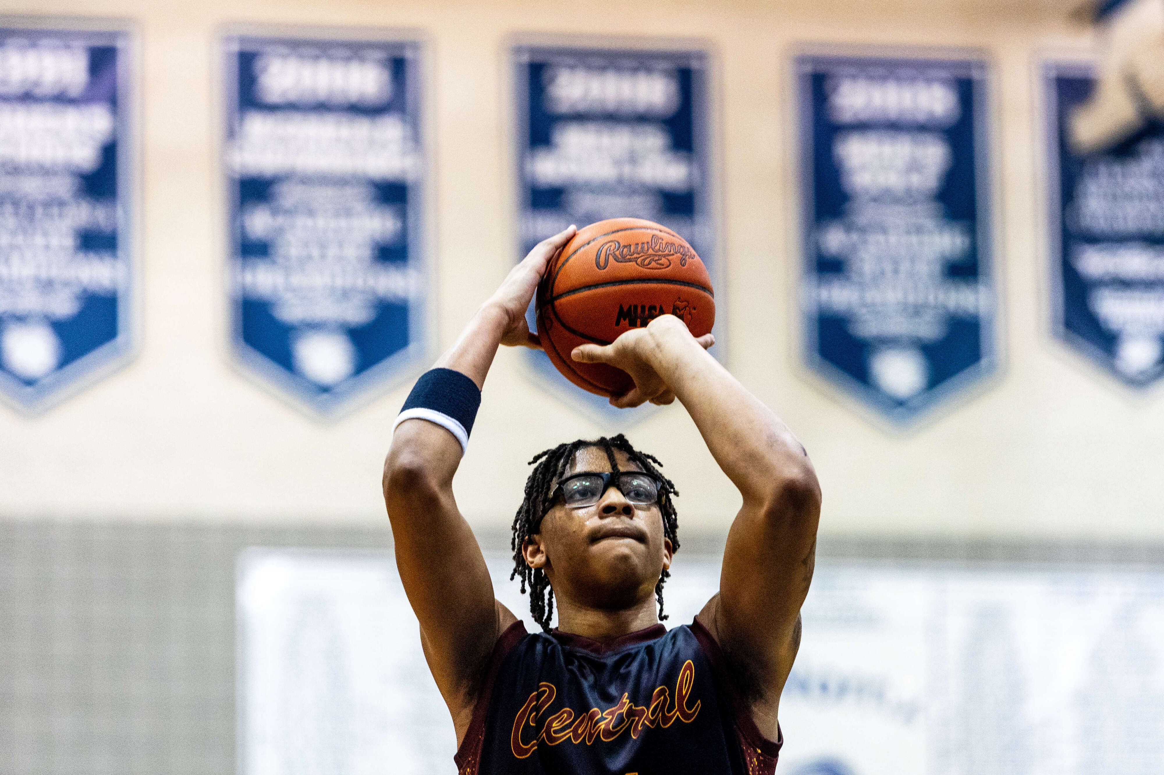 6-8 Mr. Basketball candidate, a D1 commit, reaches this rare scoring ...