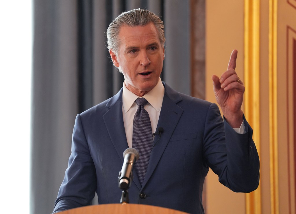 Trump tears into Gavin Newsom as California gov signs clean energy deal ...