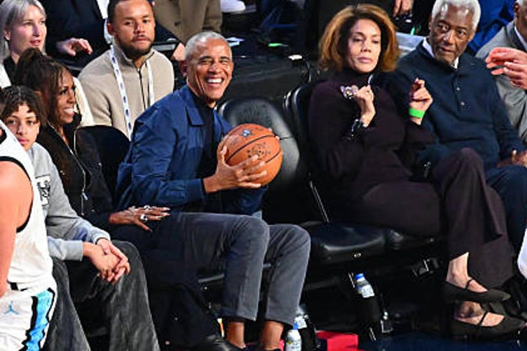 Obamas get telling reaction at NBA All-Star game
