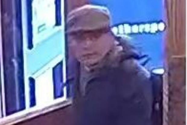 Police search for man after bag stolen at pub