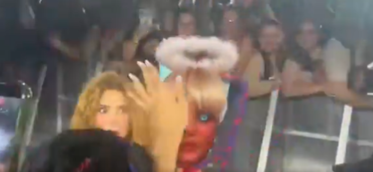 Viral concert video shows Shakira stunned after fan flashes phone with ...