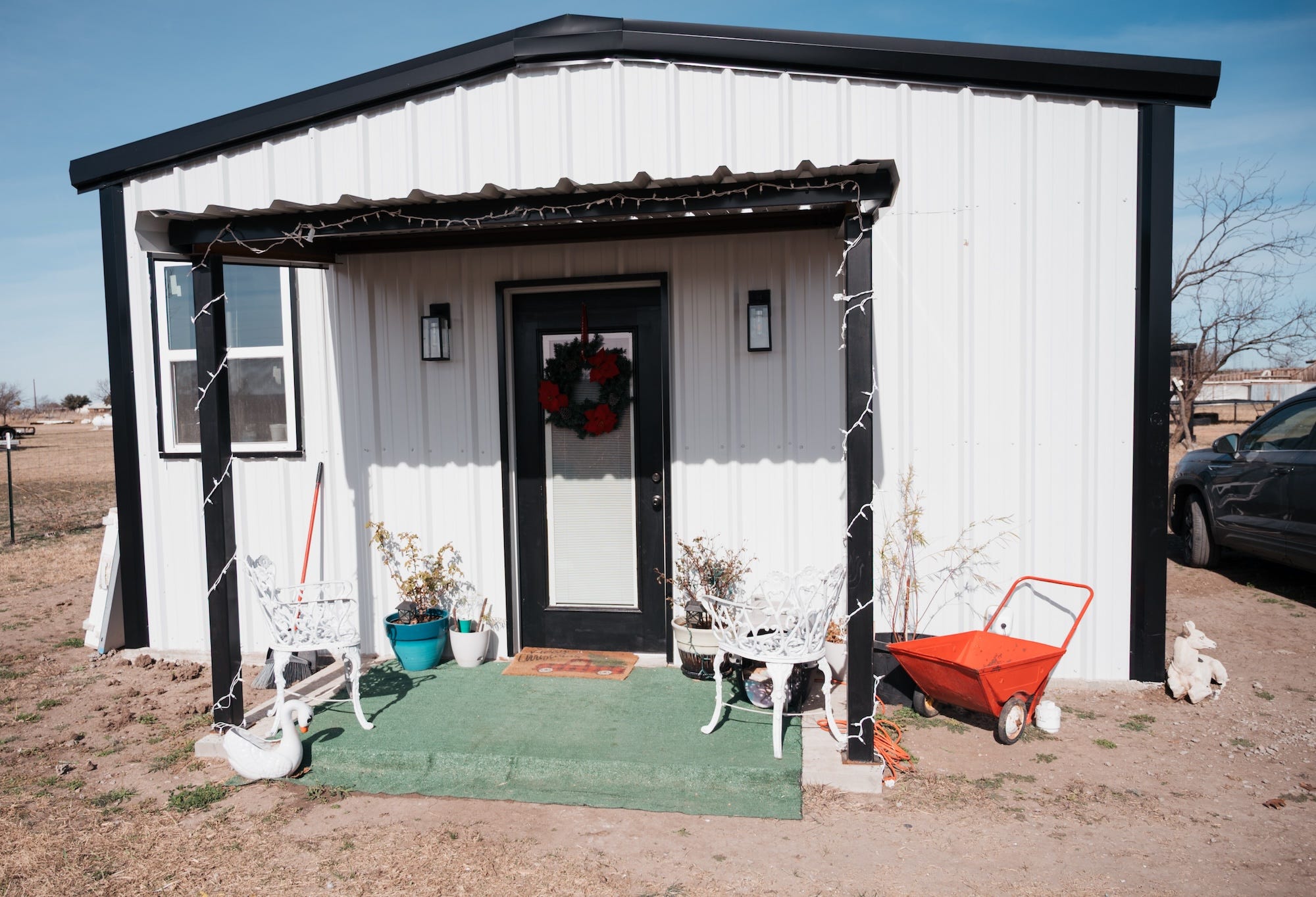 A woman built her mom a $33,000 tiny home on her family's Texas ...