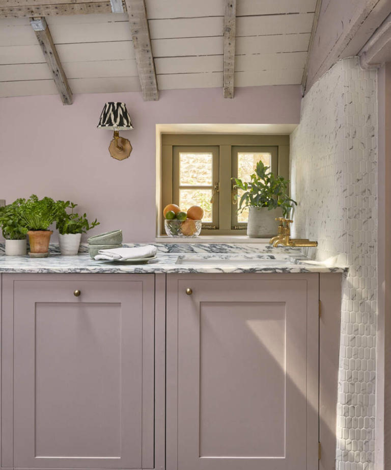 A year later, Eva Mendes and Ryan Gosling's pink and marble kitchen has ...
