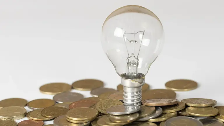 Stroom kost zometeen flink meer geld op drukke momenten: hoe zit dat?