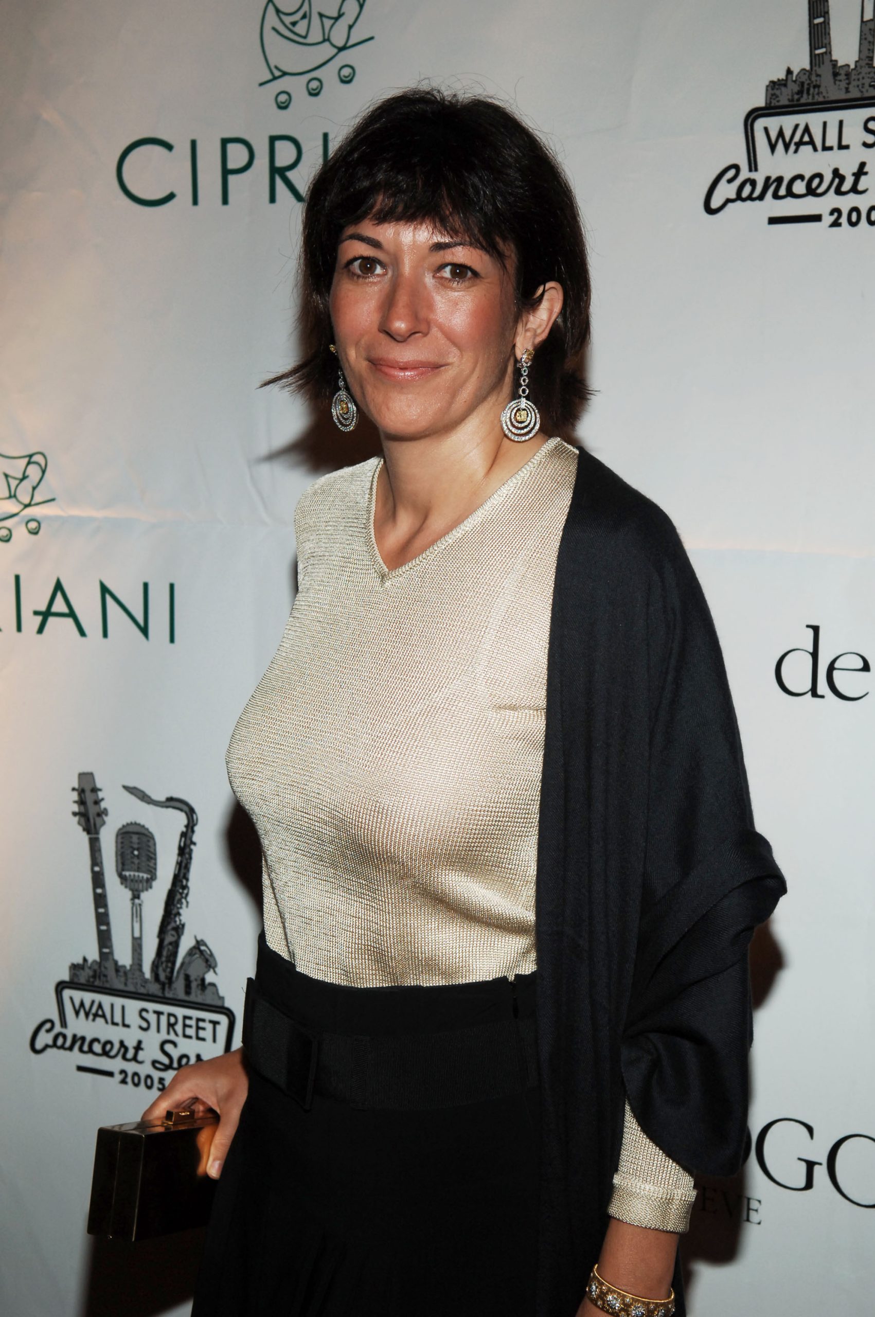 Photo comparison sparks debate online about Ghislaine Maxwell’s appearance