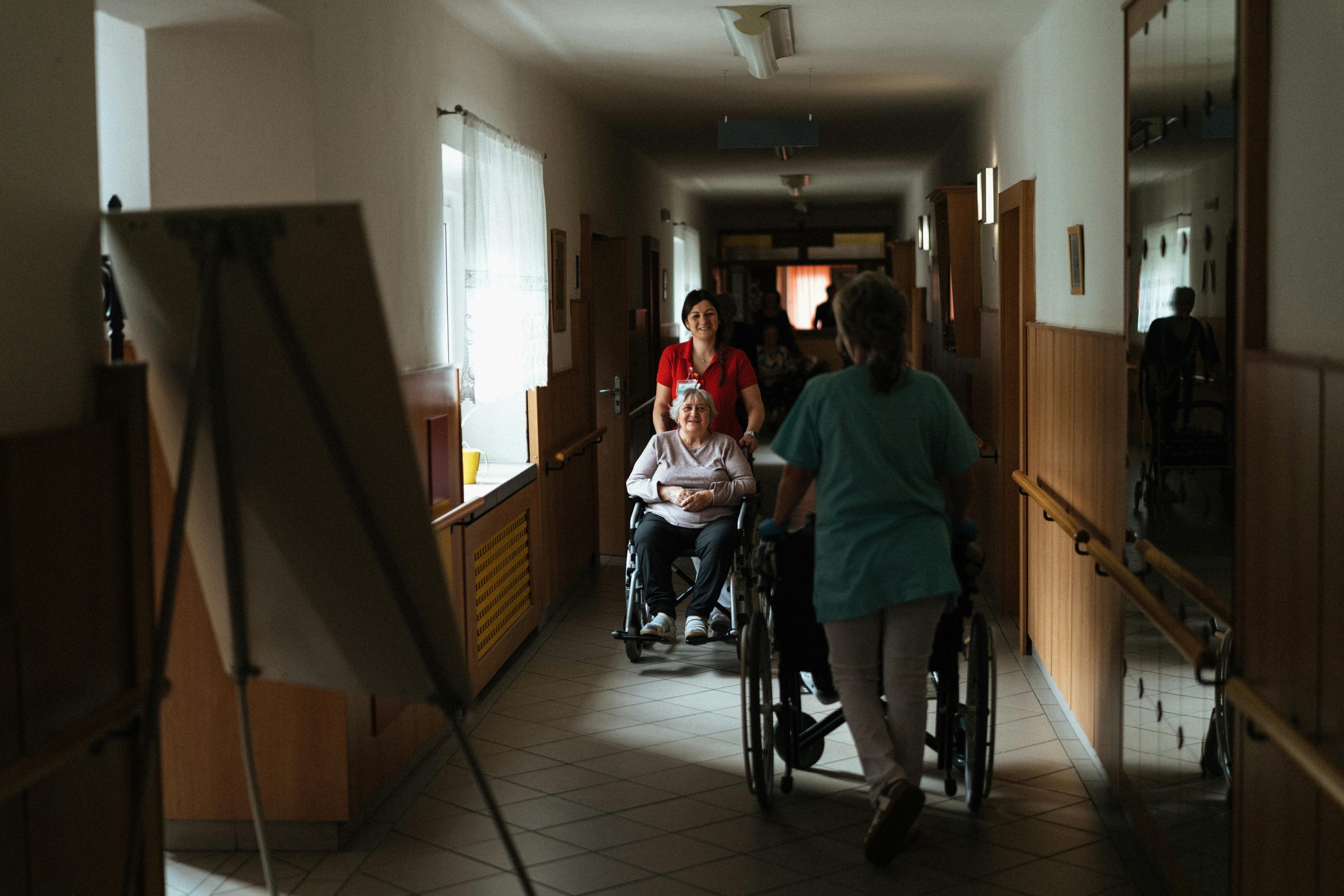 Independent vs assisted living: Choosing what's best for you