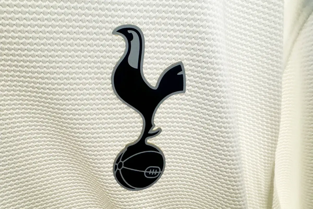 Tottenham Hotspur officially sign former Liverpool striker