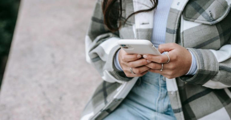 People who prefer texting over phone calls share these 9 communication ...