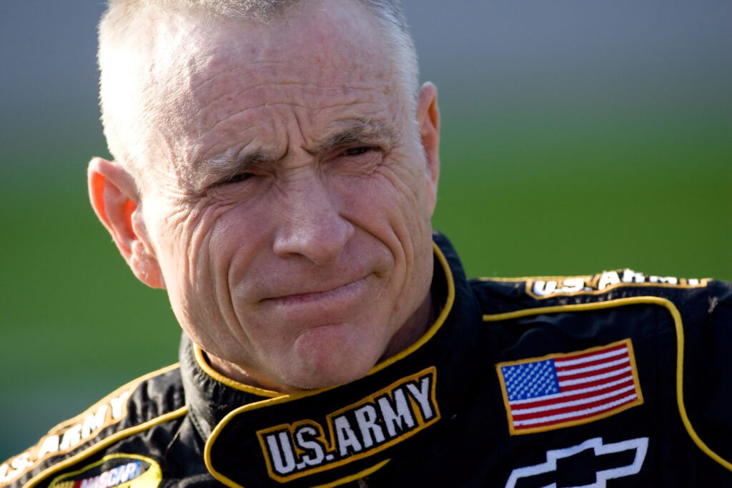 Mark Martin announces racing return days after rejecting NASCAR seat