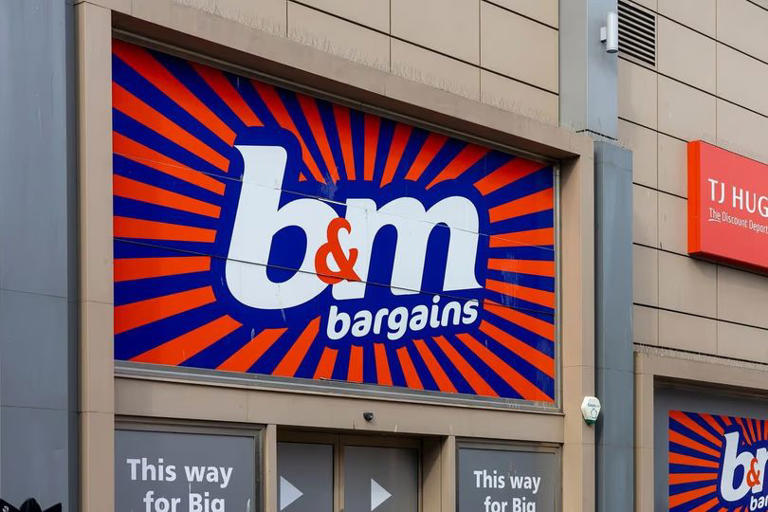 B&M's £1 Easter crafts and accessories keep kids entertained