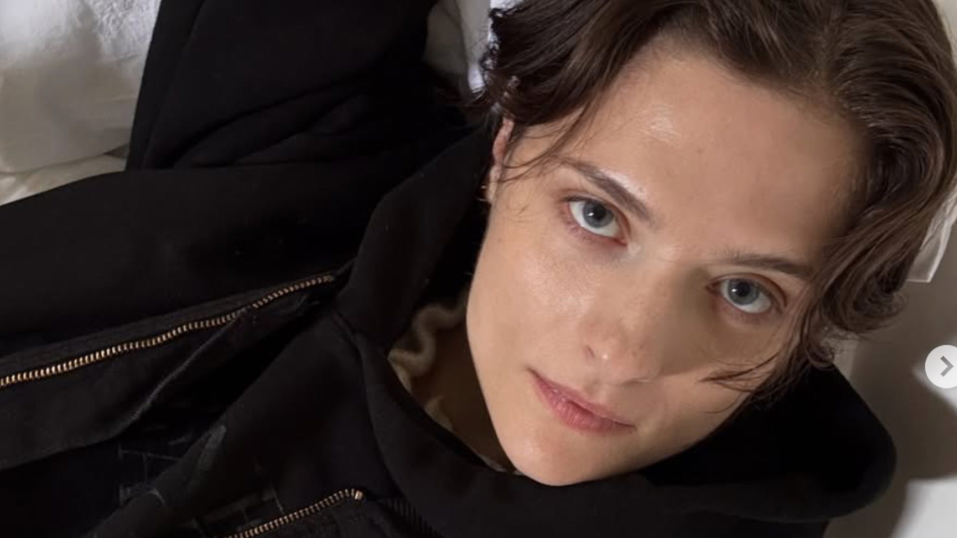 Louisa Jacobson, de dochter van Meryl Streep, maakt furore tijdens de ...
