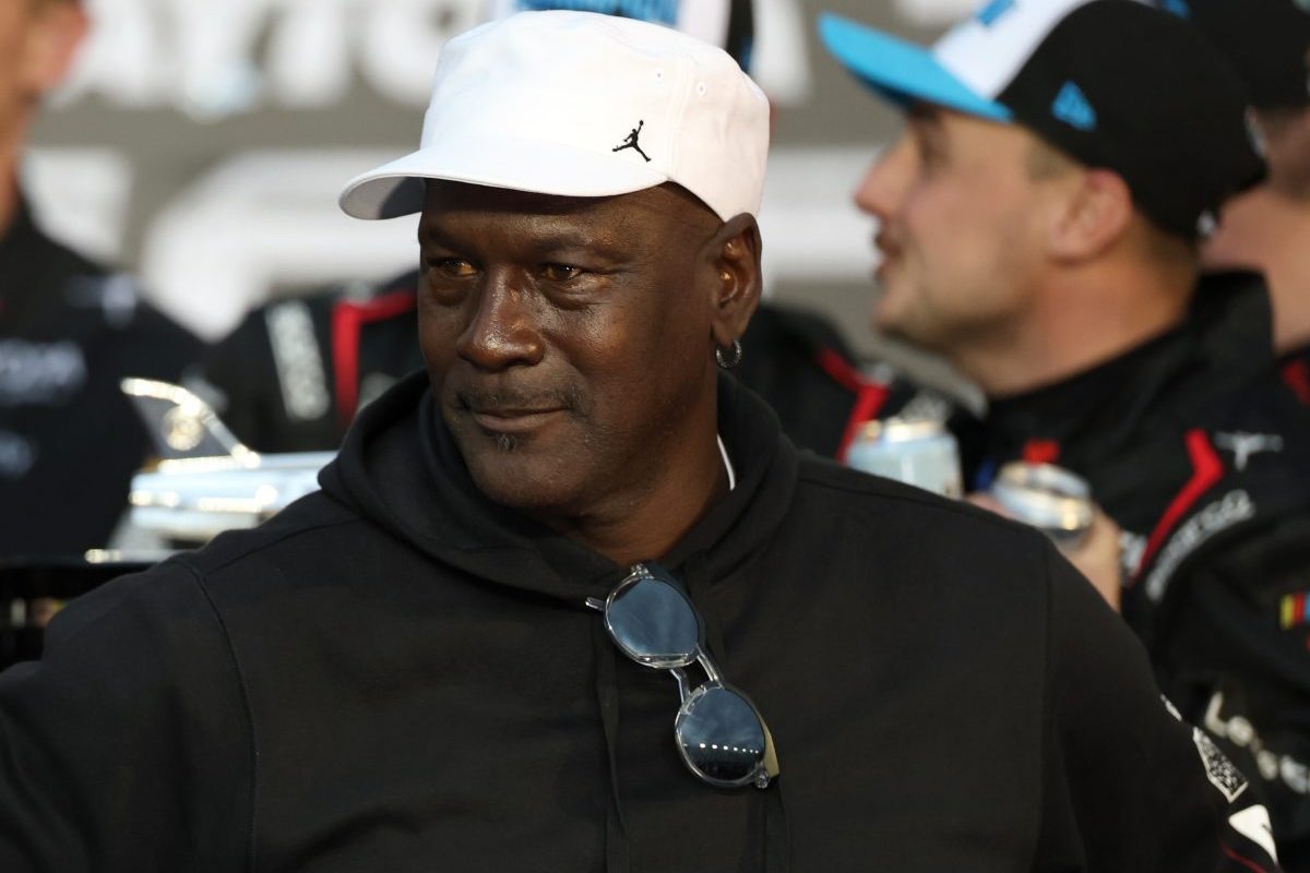 Michael Jordan viral video sparks mixed reactions: 'Stop trying to pretend'