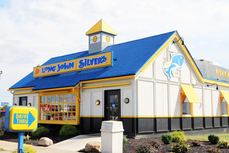 Long John Silver's revives popular mac and cheese with crumblies for $6 ...