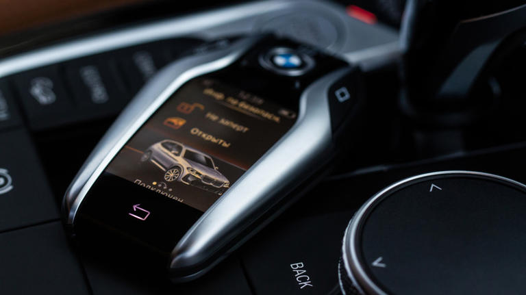 Why electronic car keys evolved from simple proximity keys to pricey ...