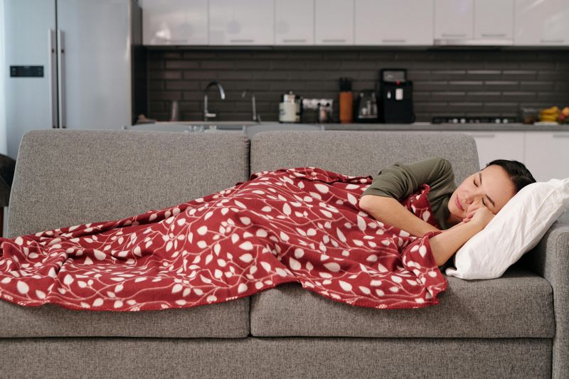 10 reasons your body and brain are begging for a midday nap