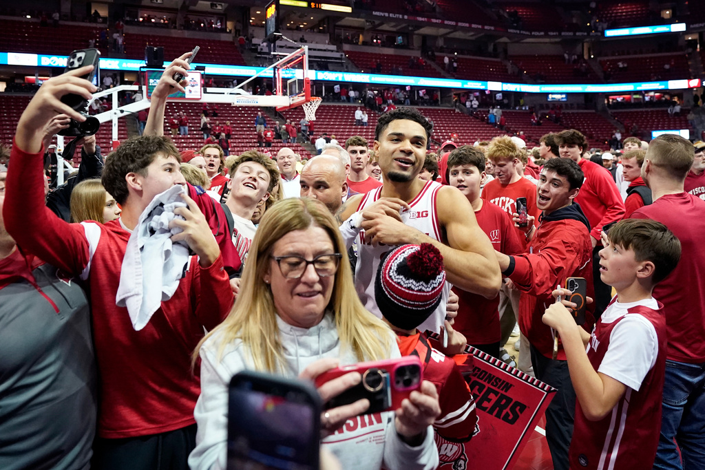 No. 24 Wisconsin moves back into top 25 by displaying a knack for ...