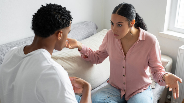 How to separate boundaries & ultimatums in relationships, according to ...