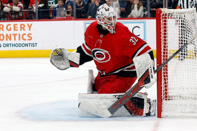 Brandon Bussi s'entend à long terme avec les Hurricanes de la Caroline