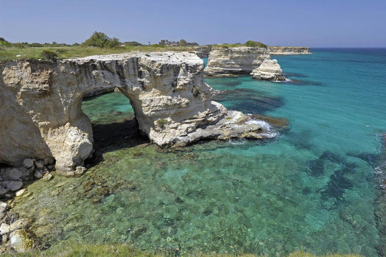 Famous ‘Lovers’ Arch' in Italy collapses into sea on Valentine’s Day ...