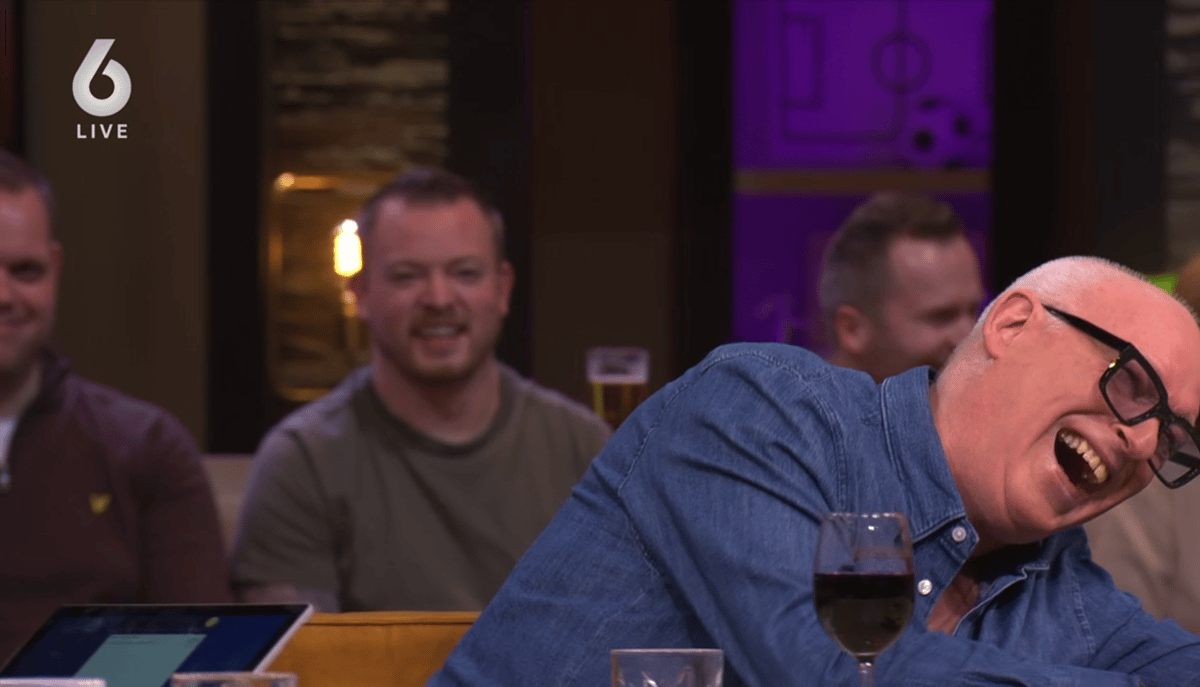 Van der Gijp gaat he-le-maal stuk over ervaring Boskamp in De Kuip