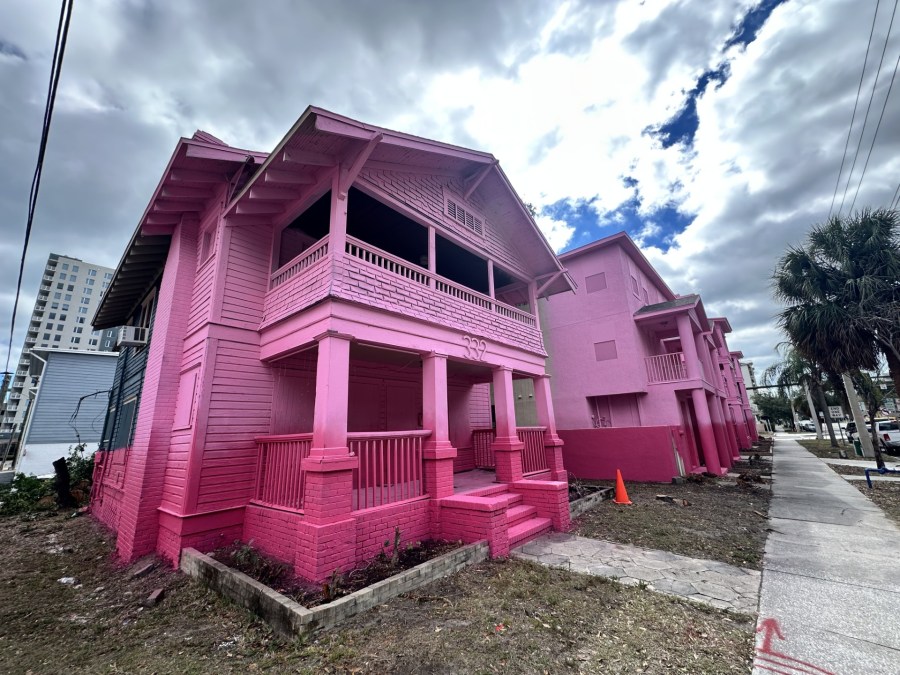 Old buildings in St. Petersburg get fresh coat of pink paint, lot of ...